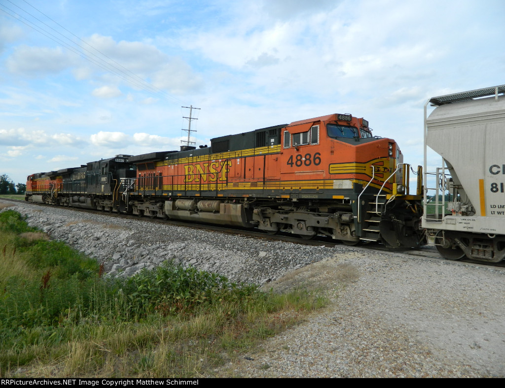 BNSF 4886